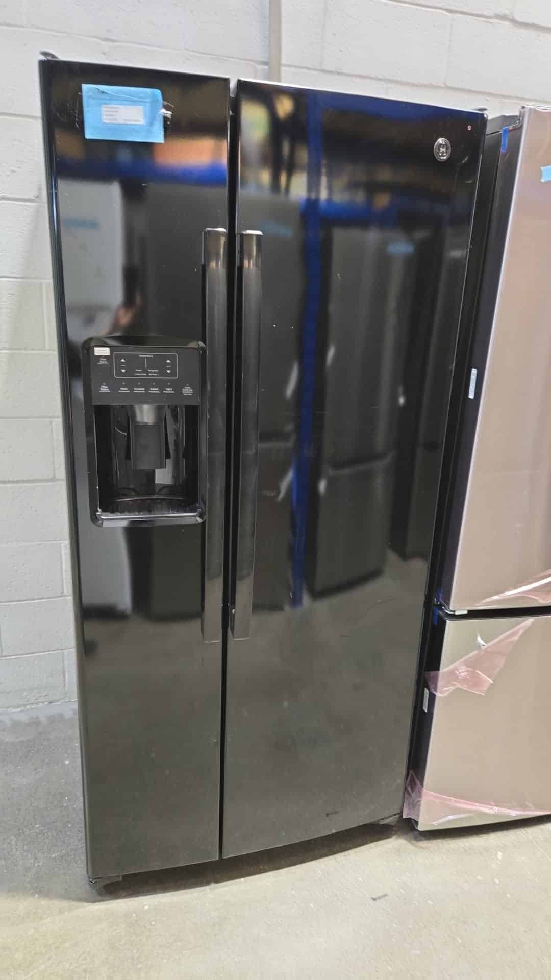 GE refrigerator – 33 inch, side-by-side, black, 23 cu.ft